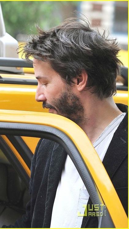 KEANEWS: May 27 2010 Keanu Reeves lunches at Bar Pitti and has some ...